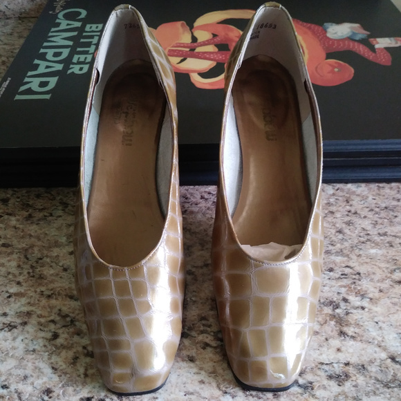 California Magdesians | Shoes | Gold Ca Magdesians Crocodile Embossed ...